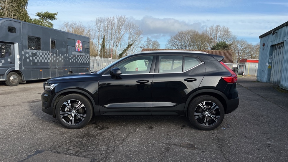 Used 2021 Volvo XC40 MJ21ADO Inscription Pro, B4 mild hybrid 2 FREE ...